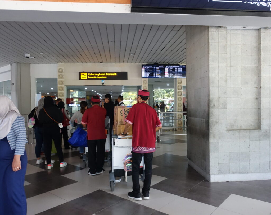 インドネシアのLCC、スーパー・エアー・ジェットの搭乗体験記と注意点 | 旅の図書館 by happy-ambassador